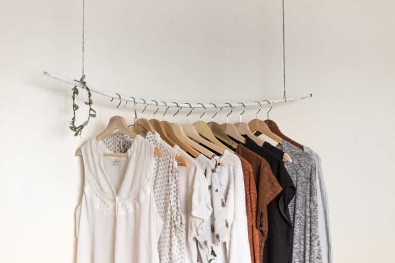 How to Build a Versatile Wardrobe // 34 Outfits From 10 Items