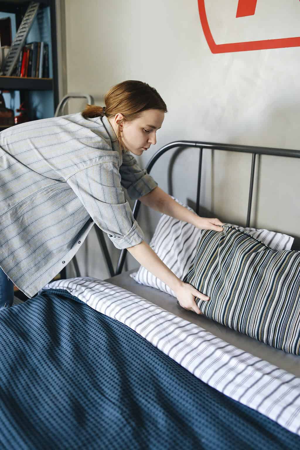 10 Minimalist Morning Routine Tips (The Best Way To Start Your Day!)