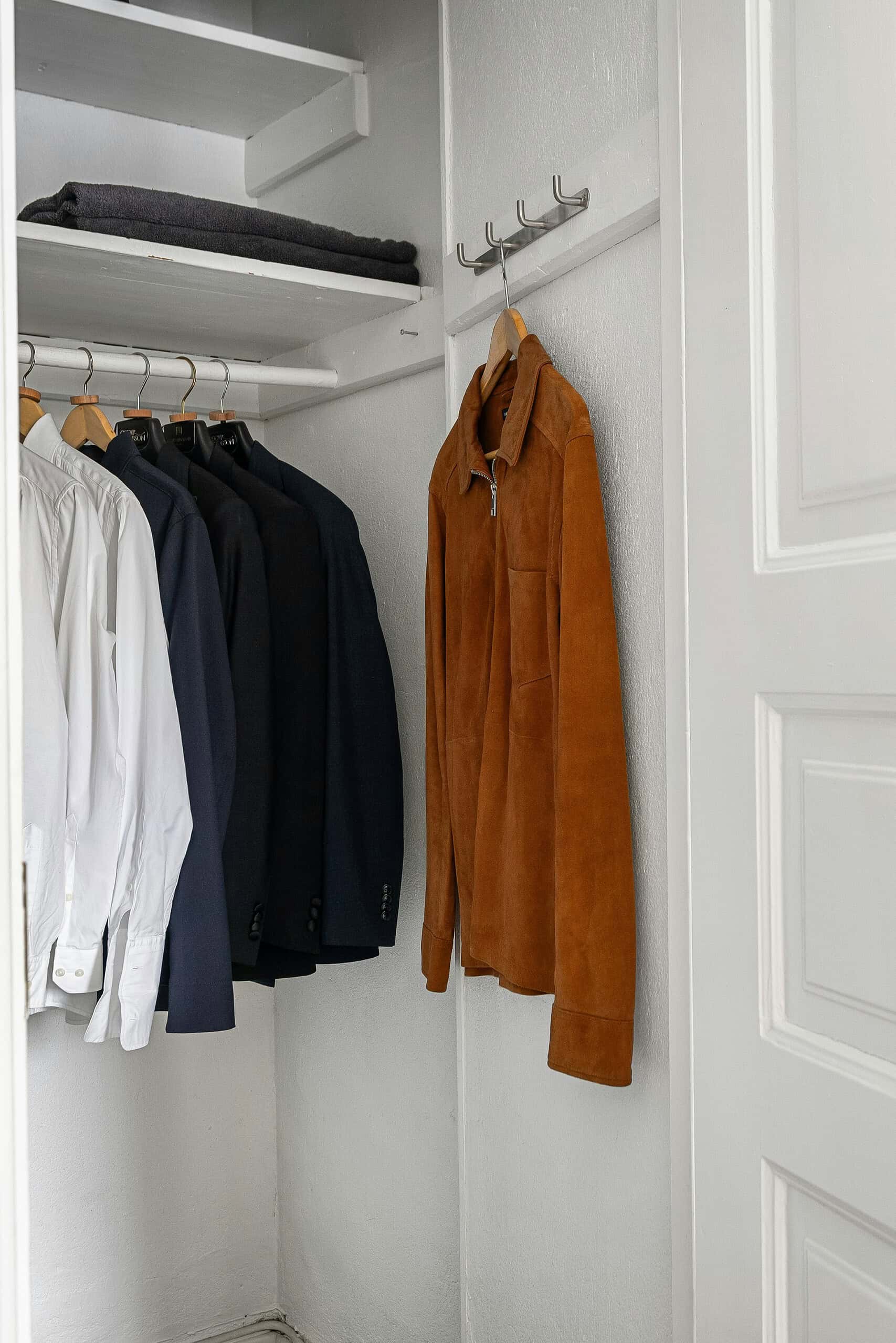 The Power Of 16 Steps On Men's Minimalist Wardrobe In A Snap - Alison's ...