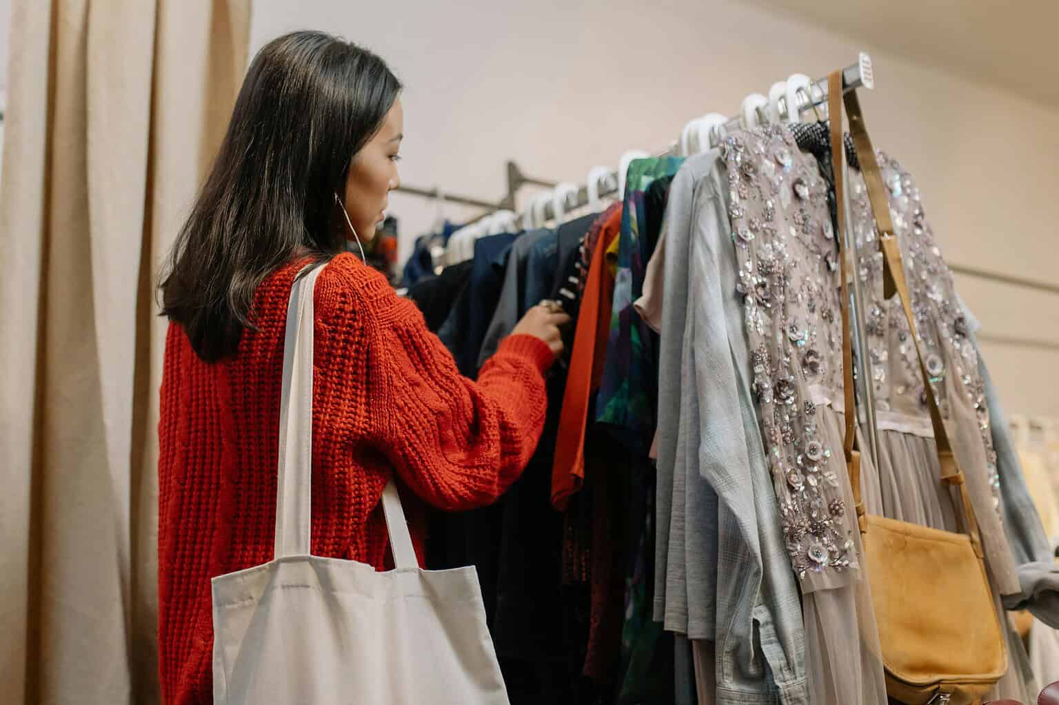 10 Tips To Build Capsule Wardrobe On A Budget (Fashion Confusion No ...