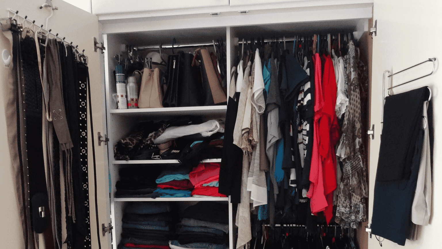 How to Organize a Small Wardrobe So You Can Easily Find and Wear What ...